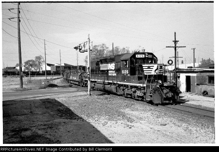 NS 6126 Crossing State Street